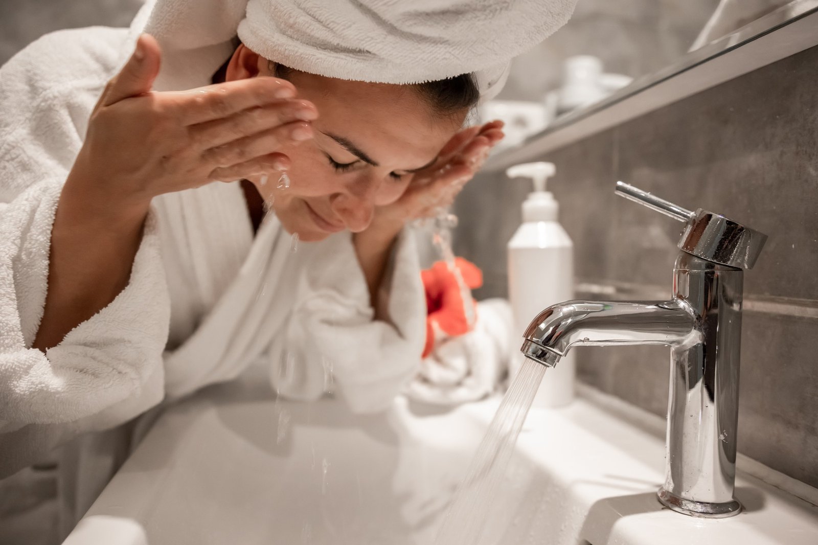 Best Time to Use a Face Wash - Diary Of Care